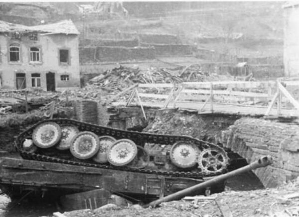 The return of the Panther to Houffalize - Land Of Memory